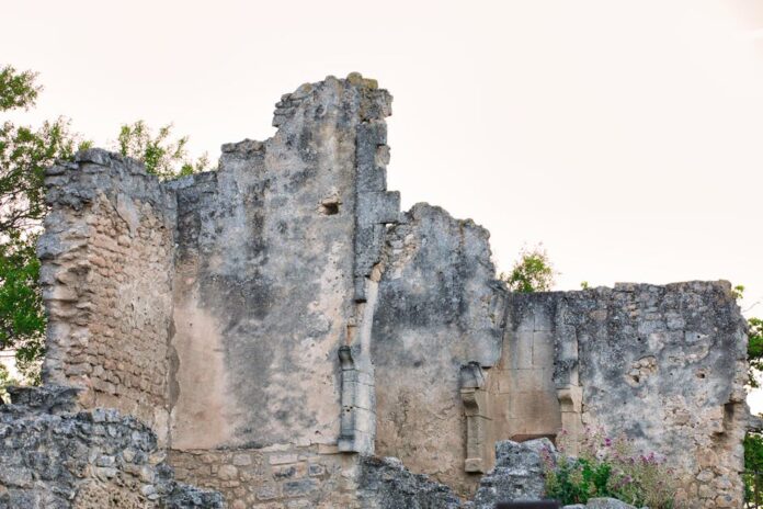 Did You Know? 15 Hidden Secrets of Ancient Structures - Spark Trivia