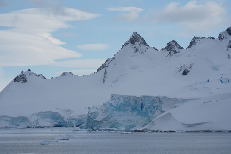 10 Incredible Facts About Antarctica - Spark Trivia
