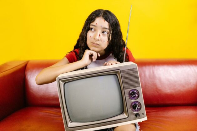 12 Behind-the-Scenes Facts About Famous Sitcoms - Spark Trivia